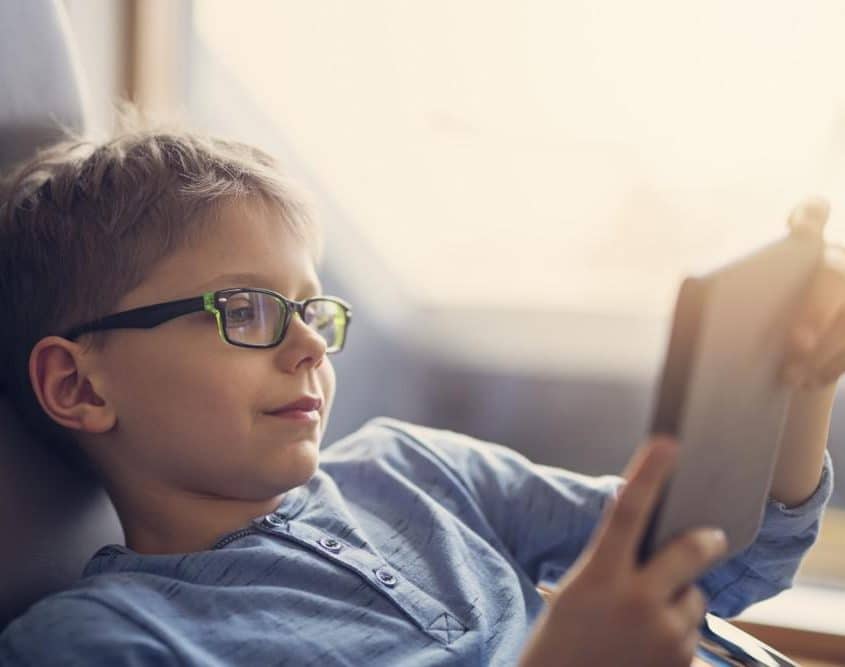Child Sitting Close to TV? Myopia Signs & Screen Rules